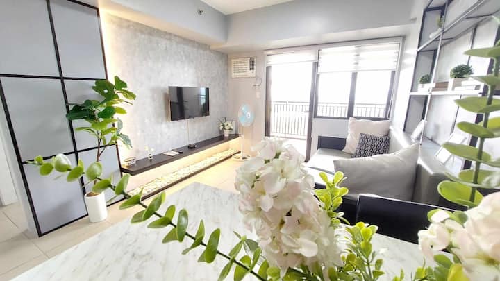 Spacious 1br 1ba Balcony Taal Lake View & Parking - Tagaytay