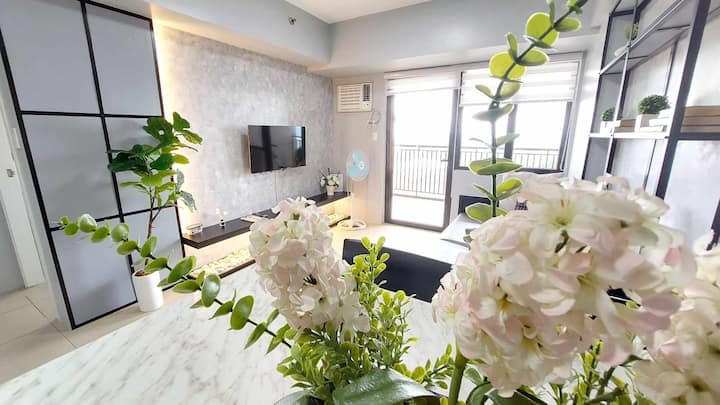 Spacious 1br 1ba W/balcony Taal Lake Mountain View - Tagaytay