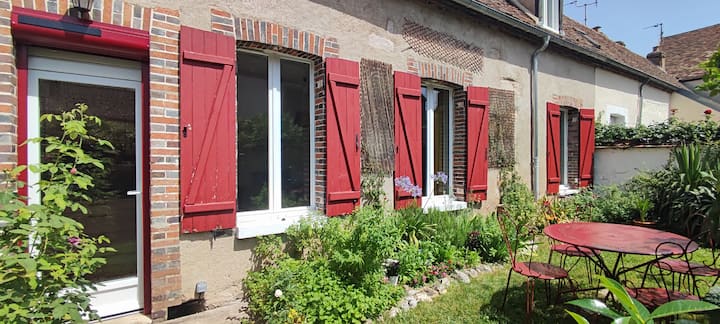 Charmante Maison De Ville Avec Jardin - Sens