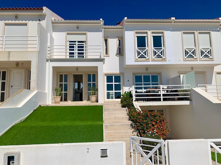 Bay Beach House-4 Bedrooms  Beach Across The Road - Peniche
