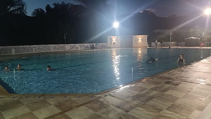 Agradable Cabaña Con Piscina - Melgar