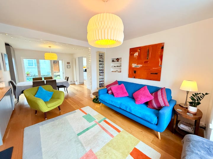 Redland's Minimalist & Artistic House - Bristol
