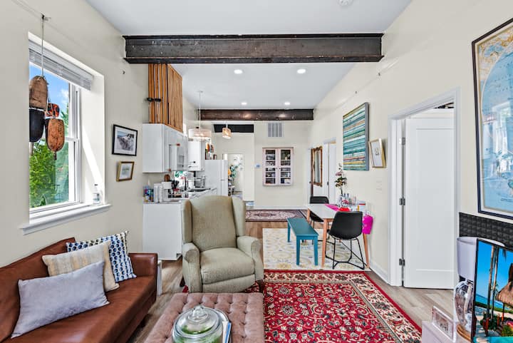Downtown Residential Suite Across From The Beach - Colonial Beach, VA