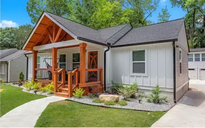 Hidden Gem W/ Porch And Patio - 7 Min From Airport - Hartsfield-Jackson Atlanta Airport (ATL)