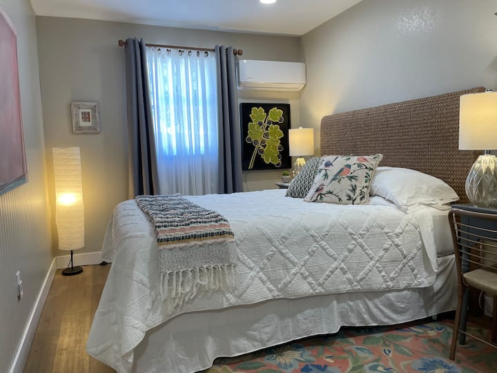 Spacious Rose Garden Long Term 1 Bdrm/ 1 Queen Bed - Redding, CA