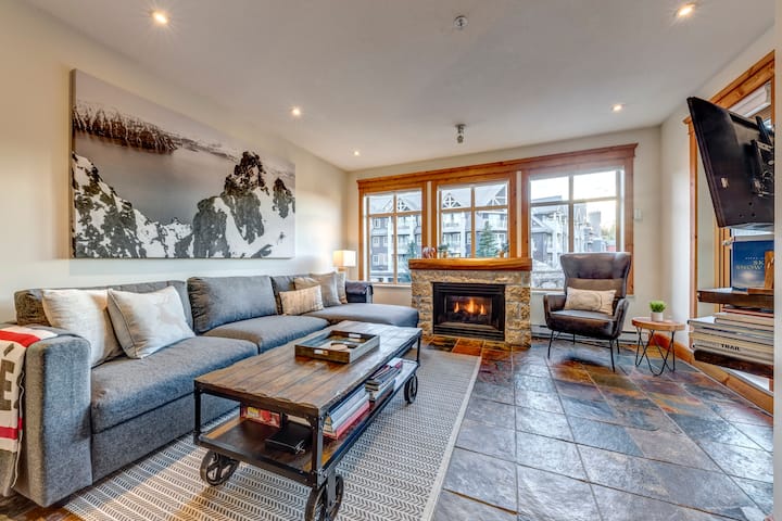 The Hideaway At Whistler! King Bed+hot Tub+pool - 威士拿