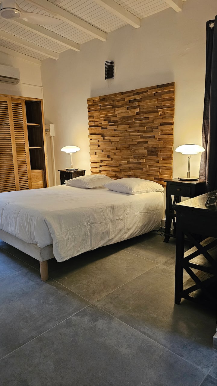 Bungalow F2 Dans Belle Propriété Art Déco ! - Guadeloupe