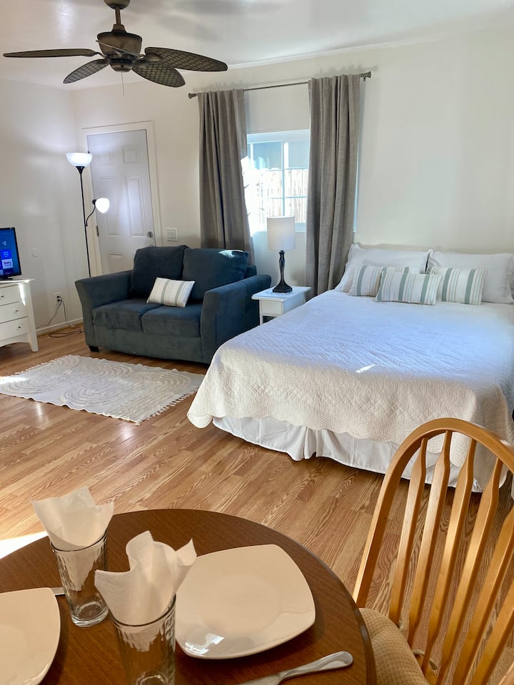 Adorable Private Beach Studio~only 1 Mile To Beach - Orange County, CA