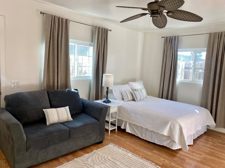 Adorable Private Beach Studio~only 1 Mile To Beach - Costa Mesa, CA