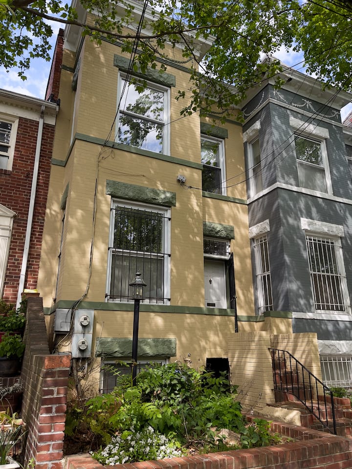 Cheerful Apartment In Mt Pleasant Dc Row House - Bethesda, MD