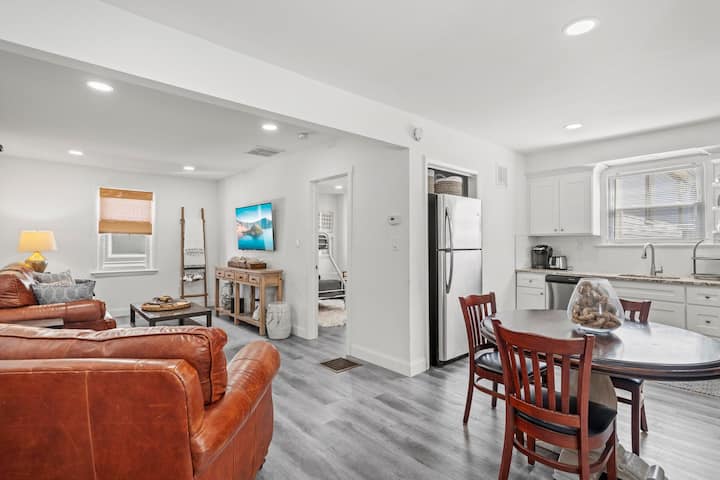 Ocean-blk Cottage | 3 Bdrm 1 Bth | Deck |3 Carpark - Seaside Heights, NJ