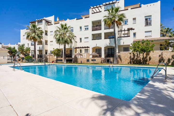 Comfortable 2br Apt • Pool & Ocean Views - Benalmádena