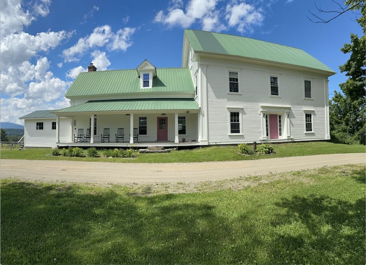 Stunning Farmhouse 5 Minutes To Stowe With Views! - Morristown, VT