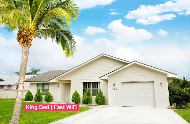 Centrally Located 4/2 Home With A Private Backyard - ポートセントルーシー, FL
