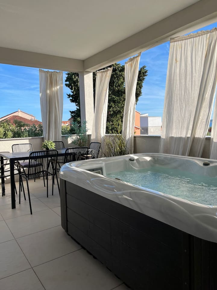 Apartment Ivana With Jacuzzi - Bibinje