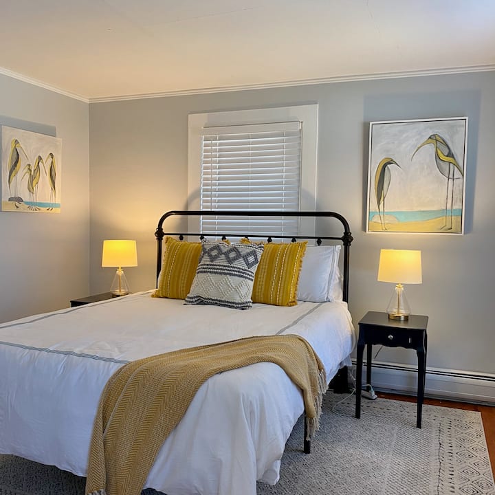Two Bedrooms In Charming Berkshires Farmhouse - Stockbridge, MA
