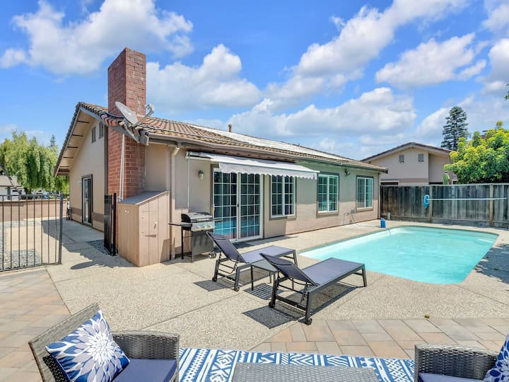 Modern 3-br Home. Pool, Game Room, Wood Fireplace - Coyote Road – San Jose

