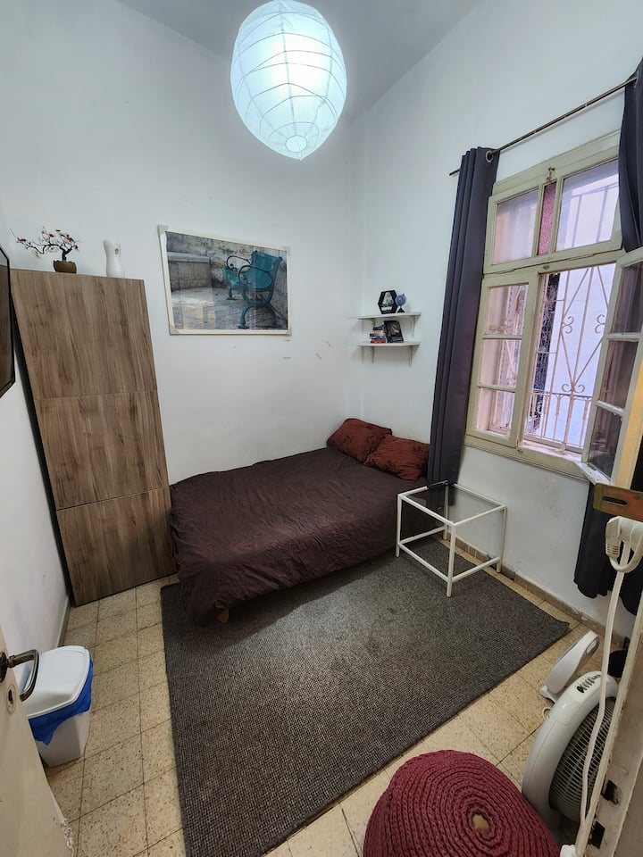 חדר קסום בדירת שותפים, במרכז נחלאות!. - Jerusalem