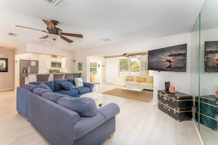Charming Vacation Home,  Short Walk To The Beach - Venice, FL