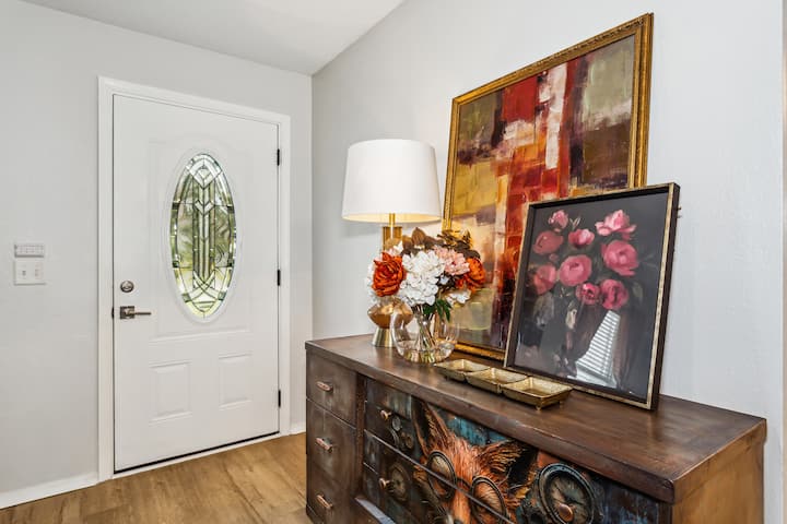 Chic Downtown Pensacola Hideaway: 3bdr - Pensacola, FL