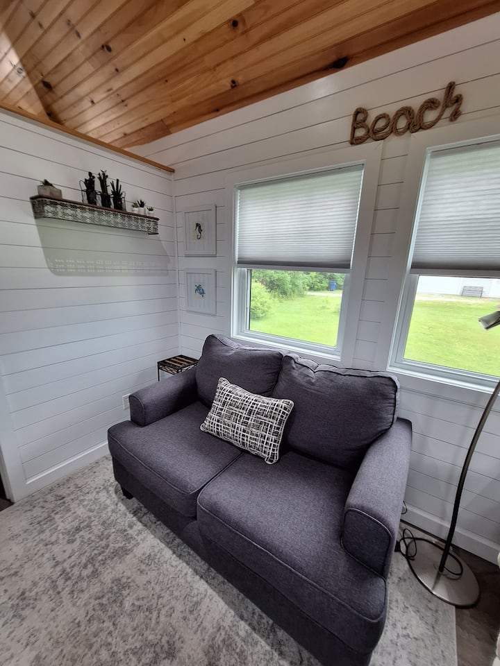 "A Stones Throw" An Authentic Tiny House In Vt! - St Albans City, VT