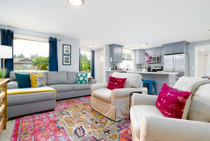 Ridge View Retreat, Comfy Happy Decor, Fenced Yard - Port Angeles, WA