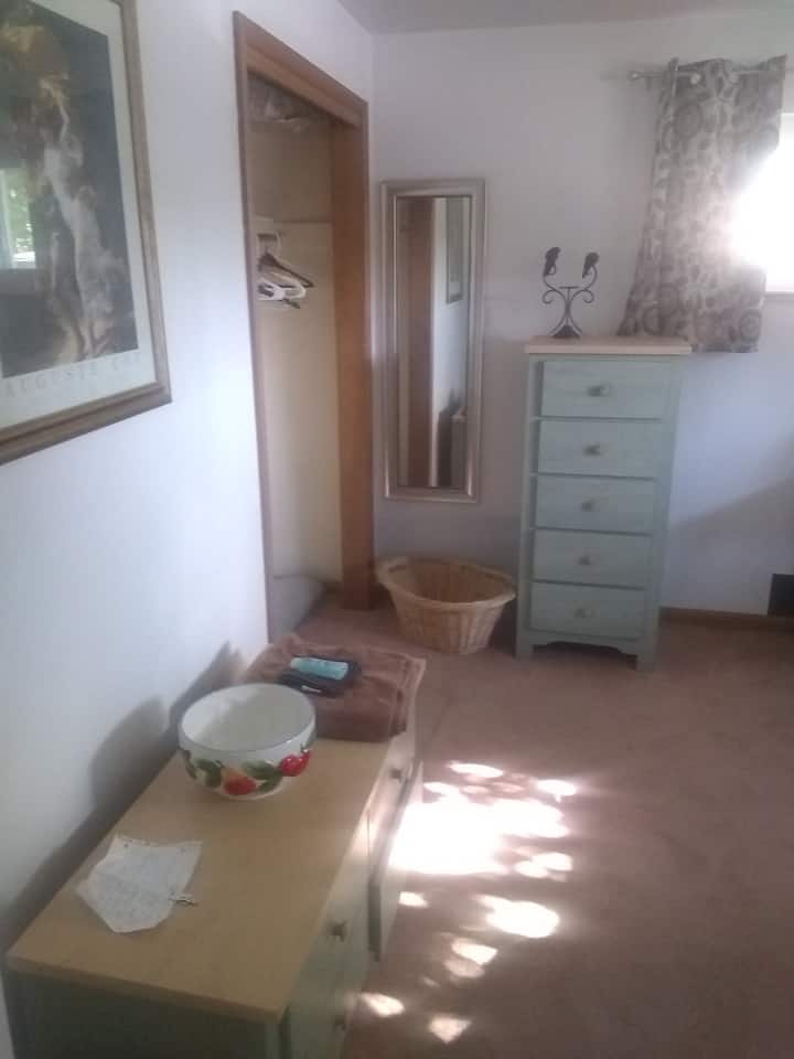 Natural Light, Cozy Room. - Lakewood, CO
