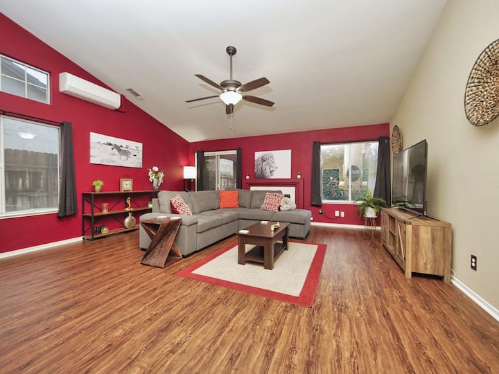 Your Charming Safe Family Friendly Domicile Awaits - Ripon, CA