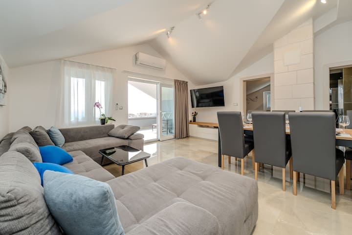 Dali Ii A8 **** - Novalja