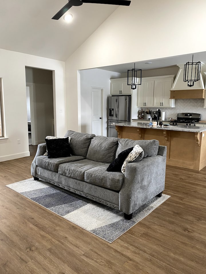 Private Room #2 In Modern Home /10 Min To Ttu - Lubbock, TX