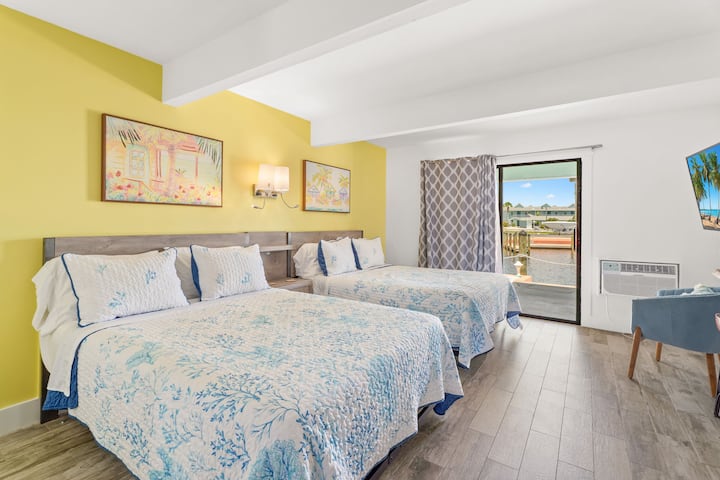 Comfortable Queen Efficiency With View - Sanibel Island, FL