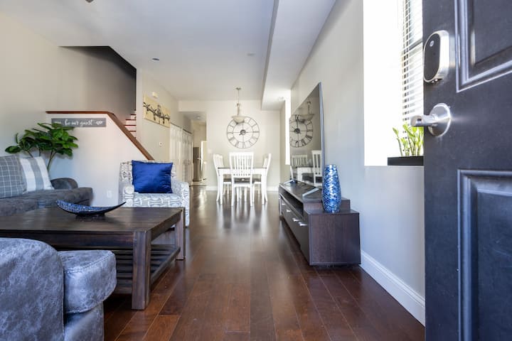 3 Bedroom House In The Heart Of The Grove - St. Louis, MO