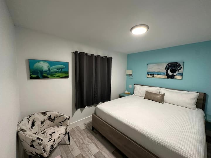 King Suite With Bedroom, Kitchen, & View - Sanibel Island, FL