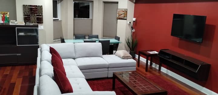 Large 3br,2.5b Two Level Condo With Gated Parkg - Washington, D.C.