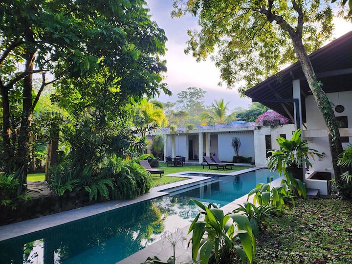 2 Uniquely Elegant Villa Rooms For 4 People - Hikkaduwa