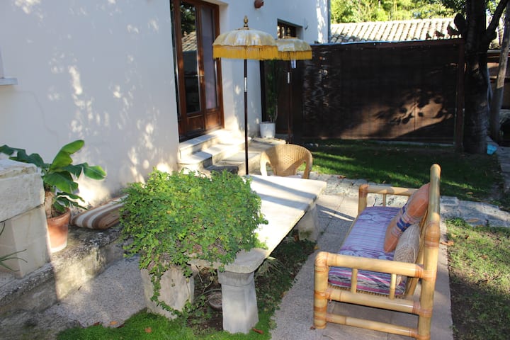 Deux Chambres Donnant Sur Un Jardin Uzès Centre - Uzès