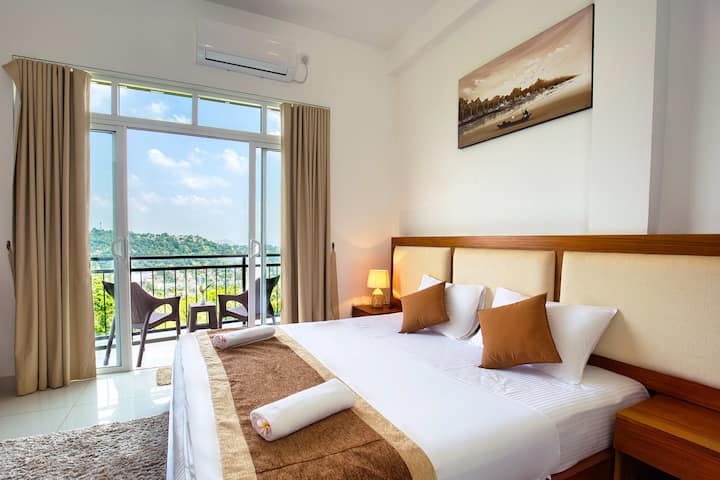 Stylish Modern Home With Private Pool In Kandy - Kandy