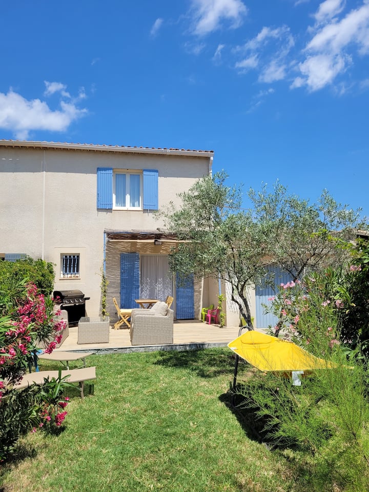 Pernes Les Fontaines, Aux Portes Du Luberon - Pernes-les-Fontaines