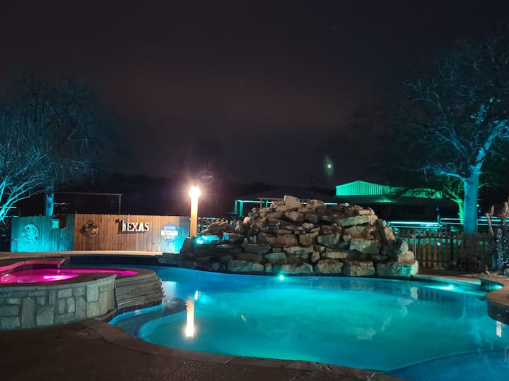 Harley-davidson Cabana At Tipsy Toad Retreat - Splash Park, Springtown
