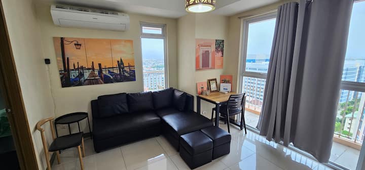 1br Spacious Condo W/ Balcony At Fort Bonifacio - Taguig