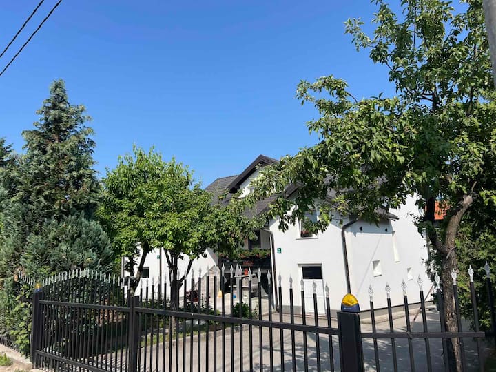 House With A Large Courtyard Parking - Sarajevo