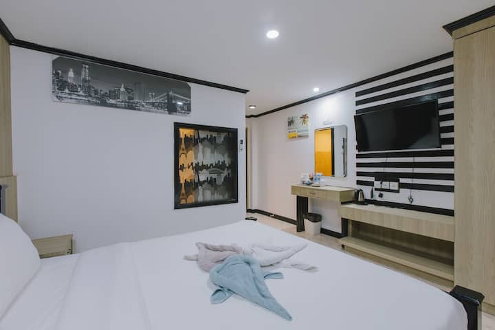 A Dbl Room, 50 Meter From Beach ,Cool Staff, Quiet - Patong Beach