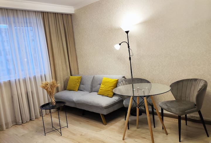 Sunny Apartment, Lovely Location! - Erevan