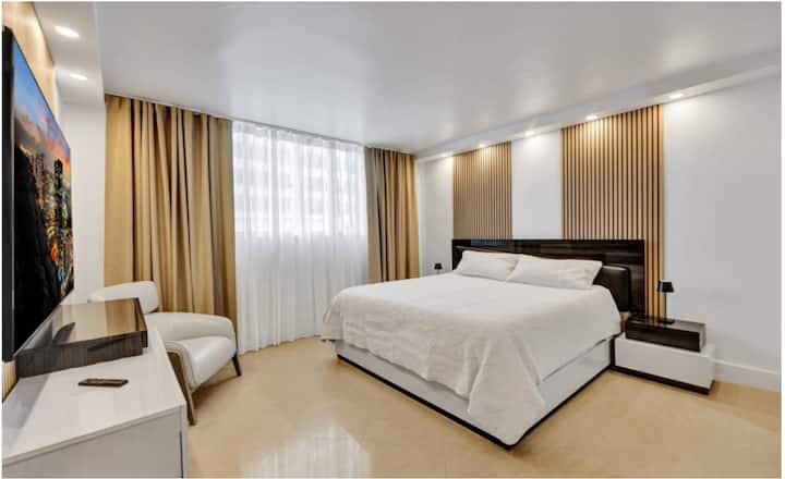 Luxury Oceanfront 2/1.5 Bdr On The Beach 3 Floor - Hallandale Beach, FL