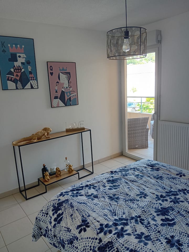 Superbe Appartement T2 Avec Parking Privatif - Pierrefeu-du-Var