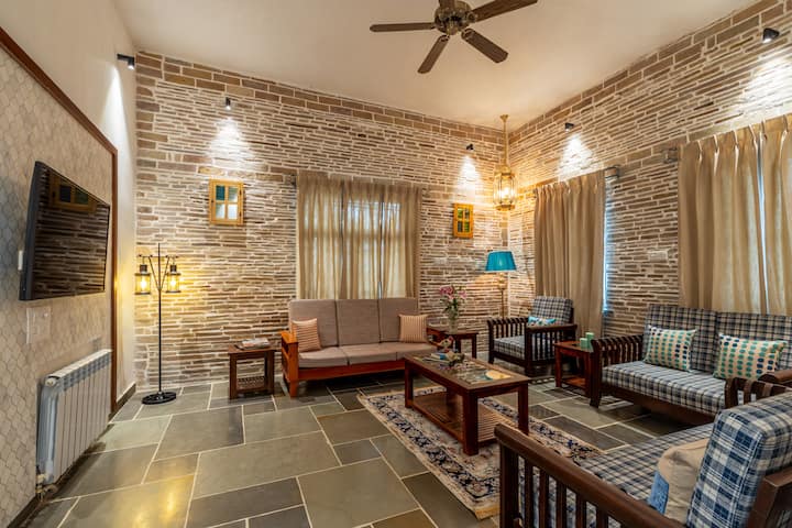 Moonstone: Six Bedrooms. Entire Villa With Pool. - Bhopal