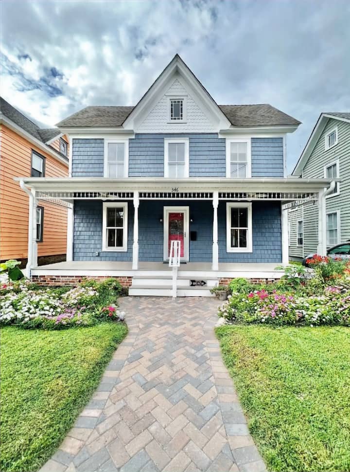 Large Charming Renovated Cape Victorian For 12 - Cape Charles, VA