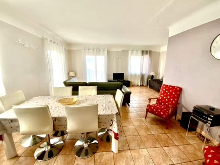 Grand Logement A L’étage D’une Belle Villa. - Perpignan