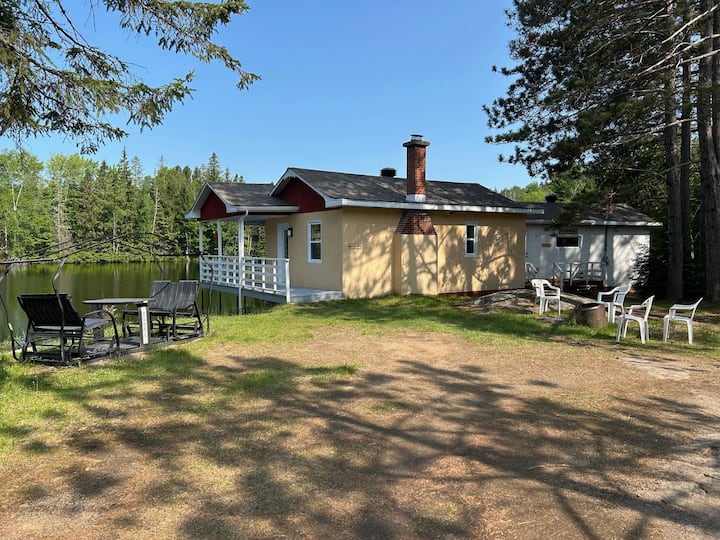 Le Temps S'arrête Dans Ce Chalet Au Bord Du Lac - Shawinigan