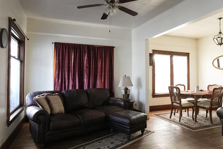 The Red Roof Cottage (2 Bed, 1 Bath) - Lake Oahe